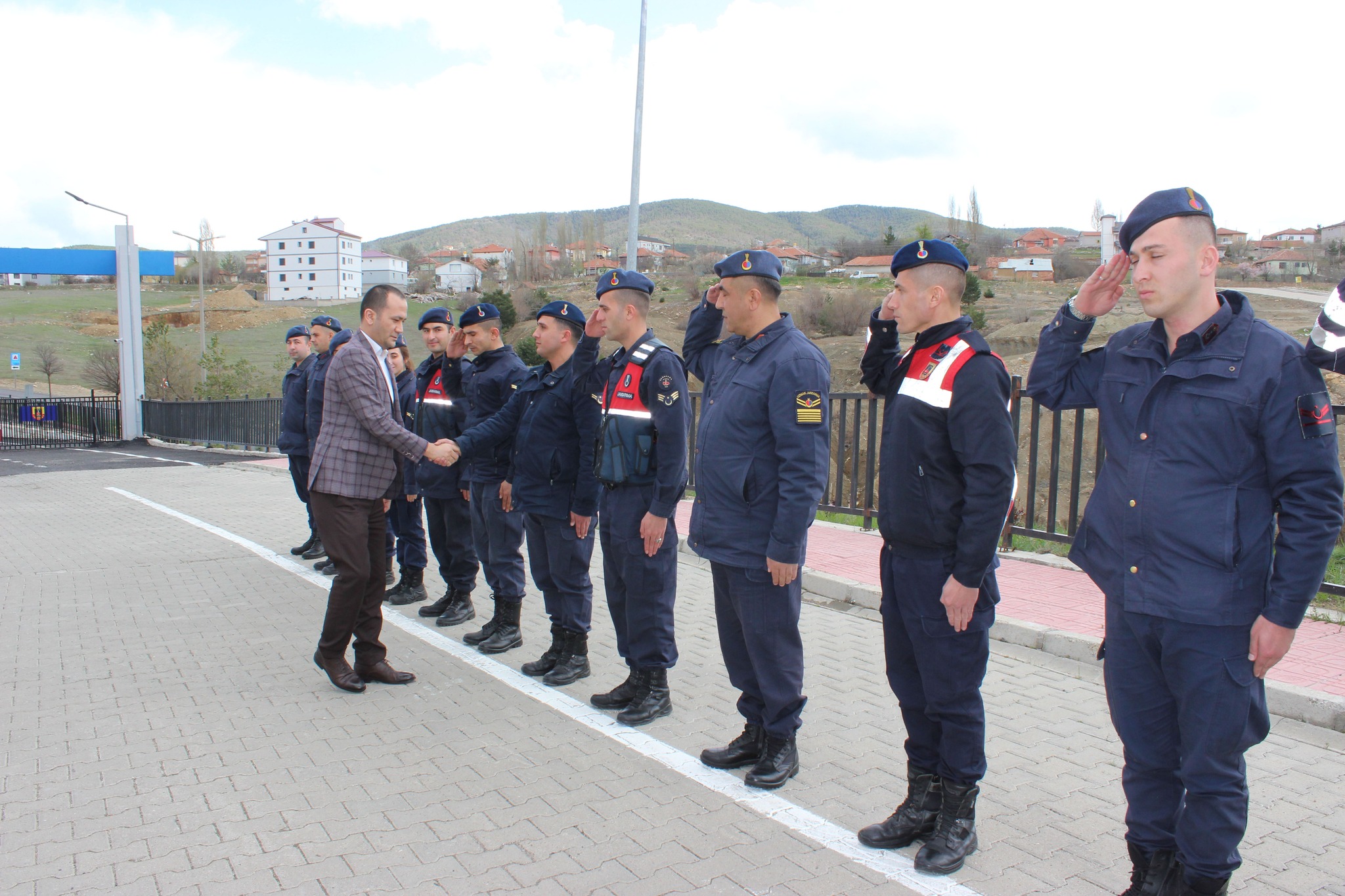 Kurum çalışanlarını ziyaret ettiler « Yeniufuk Gazetesi